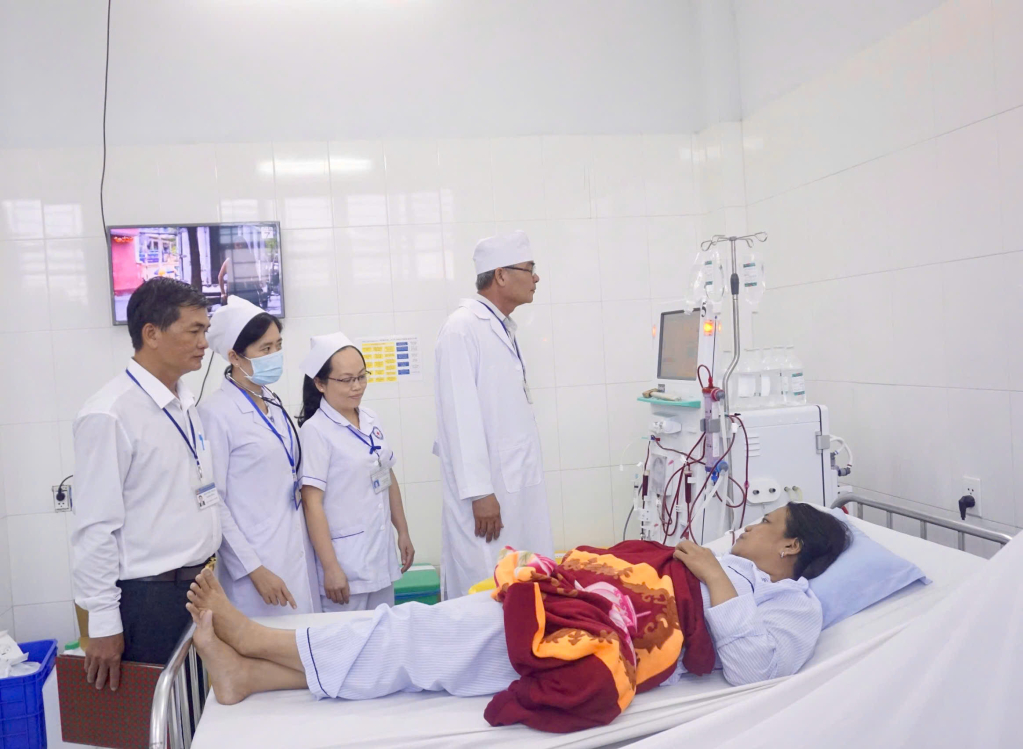 Trung tâm Y tế huyện Bến Lức lá cờ đầu trong chăm sóc sức khoẻ Nhân dân ...
