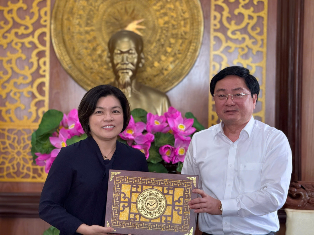 Lãnh đạo Công ty TNHH Giầy Ching Luh Việt Nam chào xã giao lãnh đạo ...