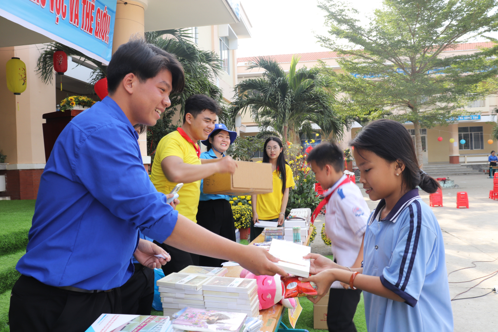 Hành trình gieo mầm xuân của những trái tim trẻ - Báo và phát thanh ...