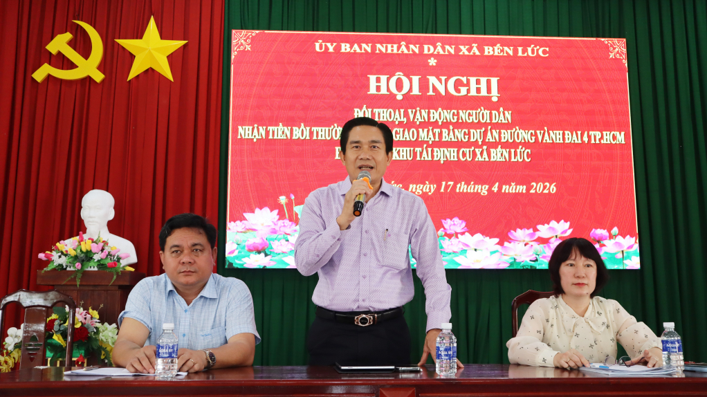 Lãnh đạo xã Bến Lức đối thoại với người dân trong dự án đường Vành đai ...