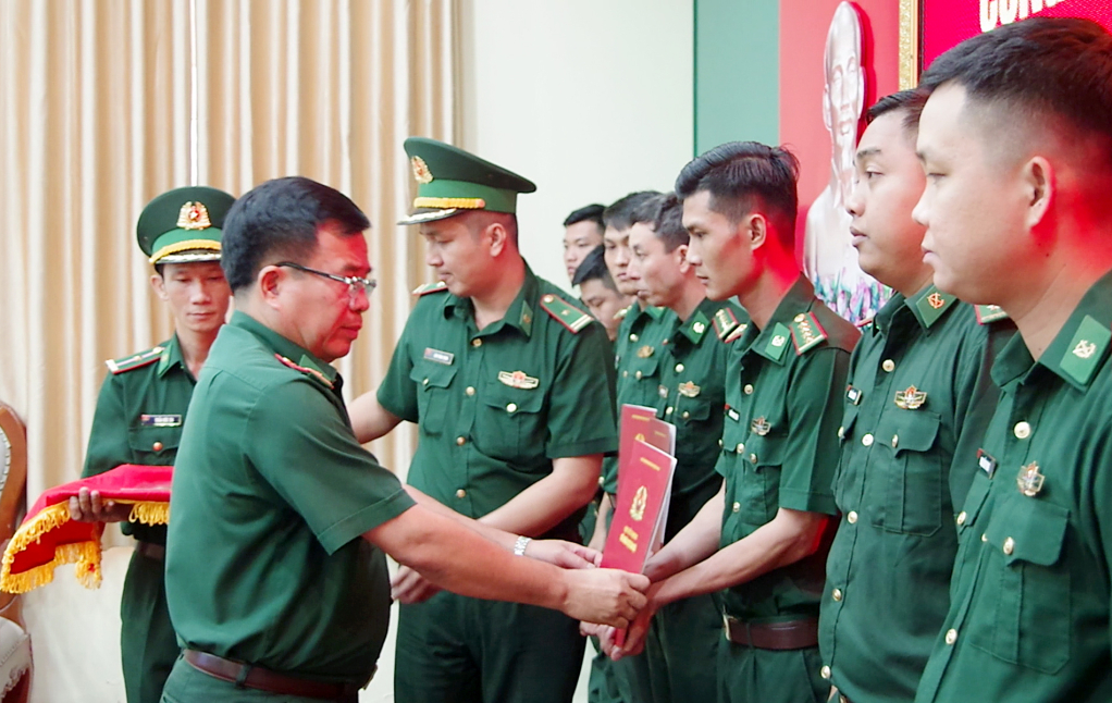 Bộ đội Biên phòng Tây Ninh công bố và trao quyết định công tác cán bộ ...