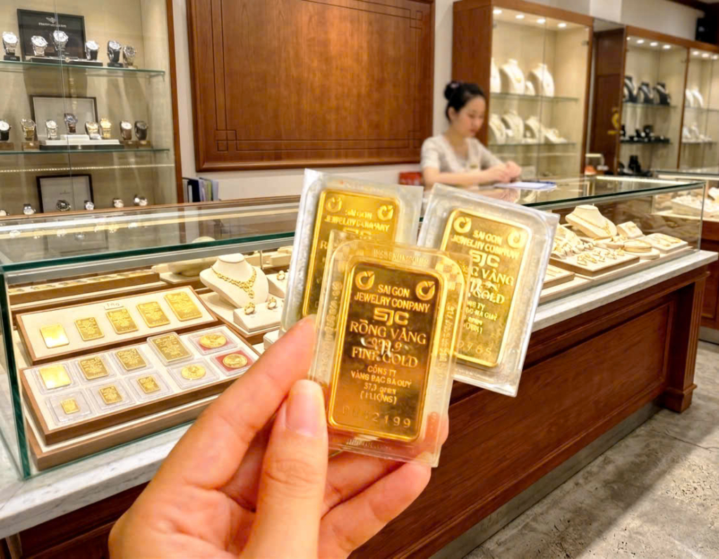 Giá vàng trượt sâu, xuống 140 triệu đồng/lượng - Báo và phát thanh ...